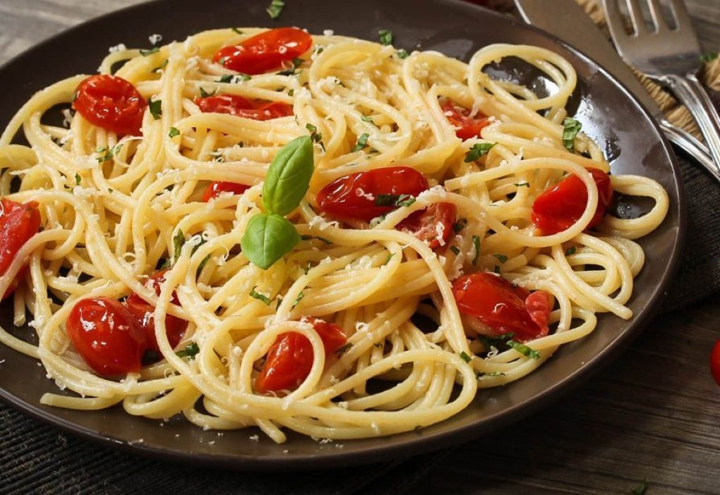 Coral Glass What s For Dinner Tonight Spaghetti Aglio Olio E Coral Glass What s For Dinner Tonight Spaghetti Aglio Olio E
